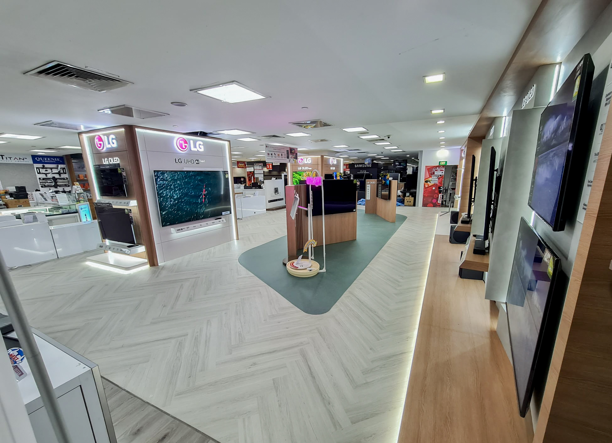 G Plus Design Works - LG HE Corner @ Best Denki Ngee Ann City